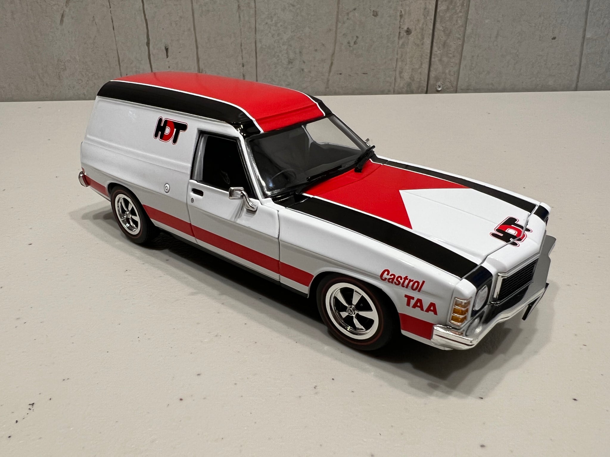 HOLDEN HJ "HDT” PANEL VAN - 1:24 SCALE DIECAST MODEL - DDA