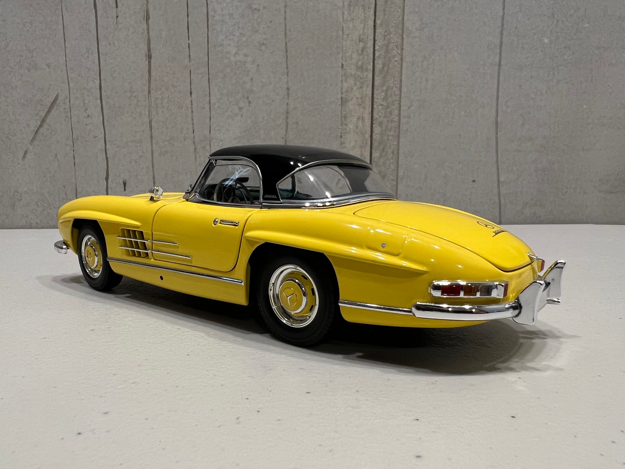 Mercedes Benz 300SL Roadster (W198) 1958 Yellow With Hardtop - 1:18 Sc