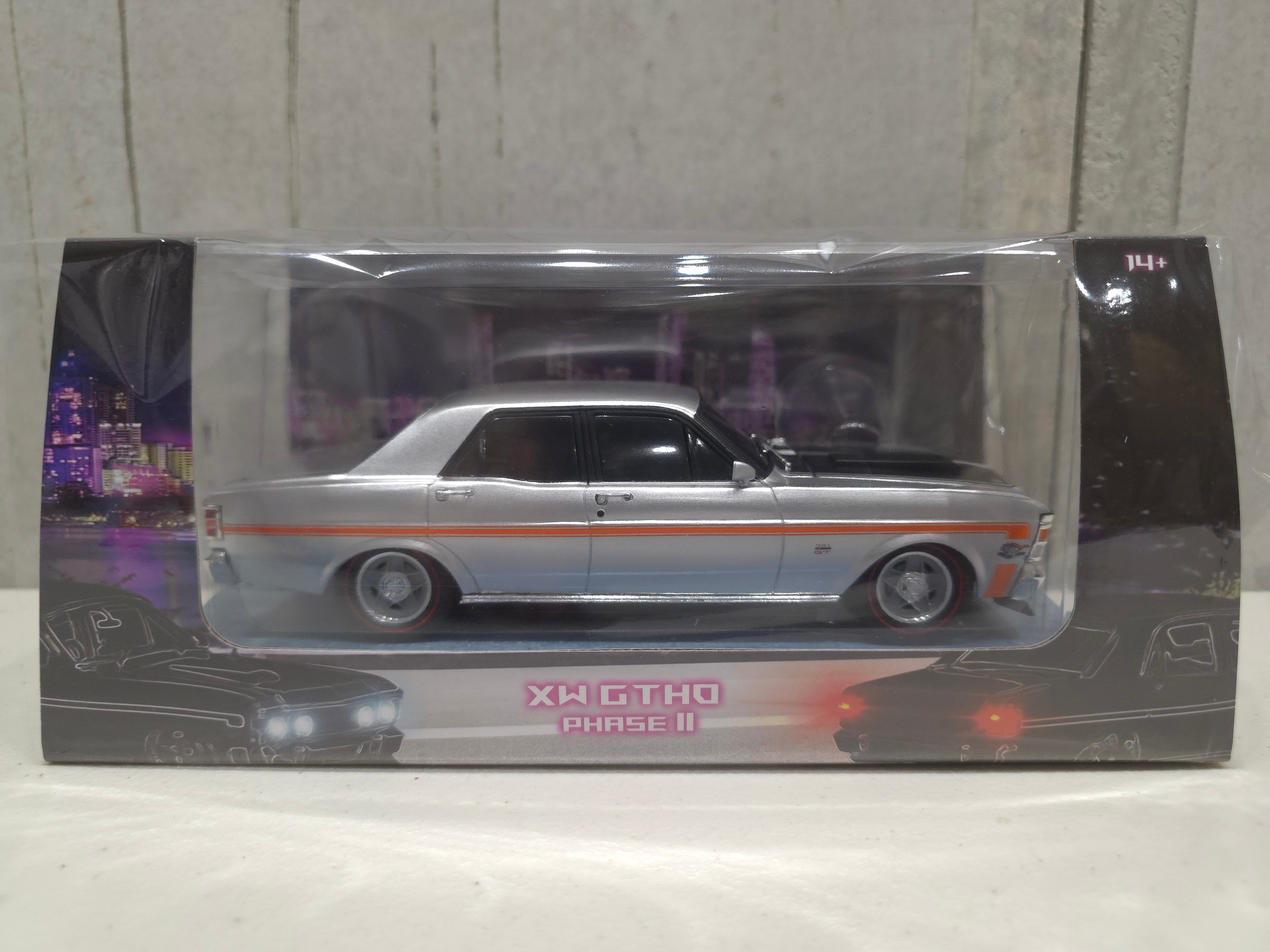 LIGHT UP FORD XW GT-HO PHASE lll - SILVER FOX - 1:24 SCALE - DDA