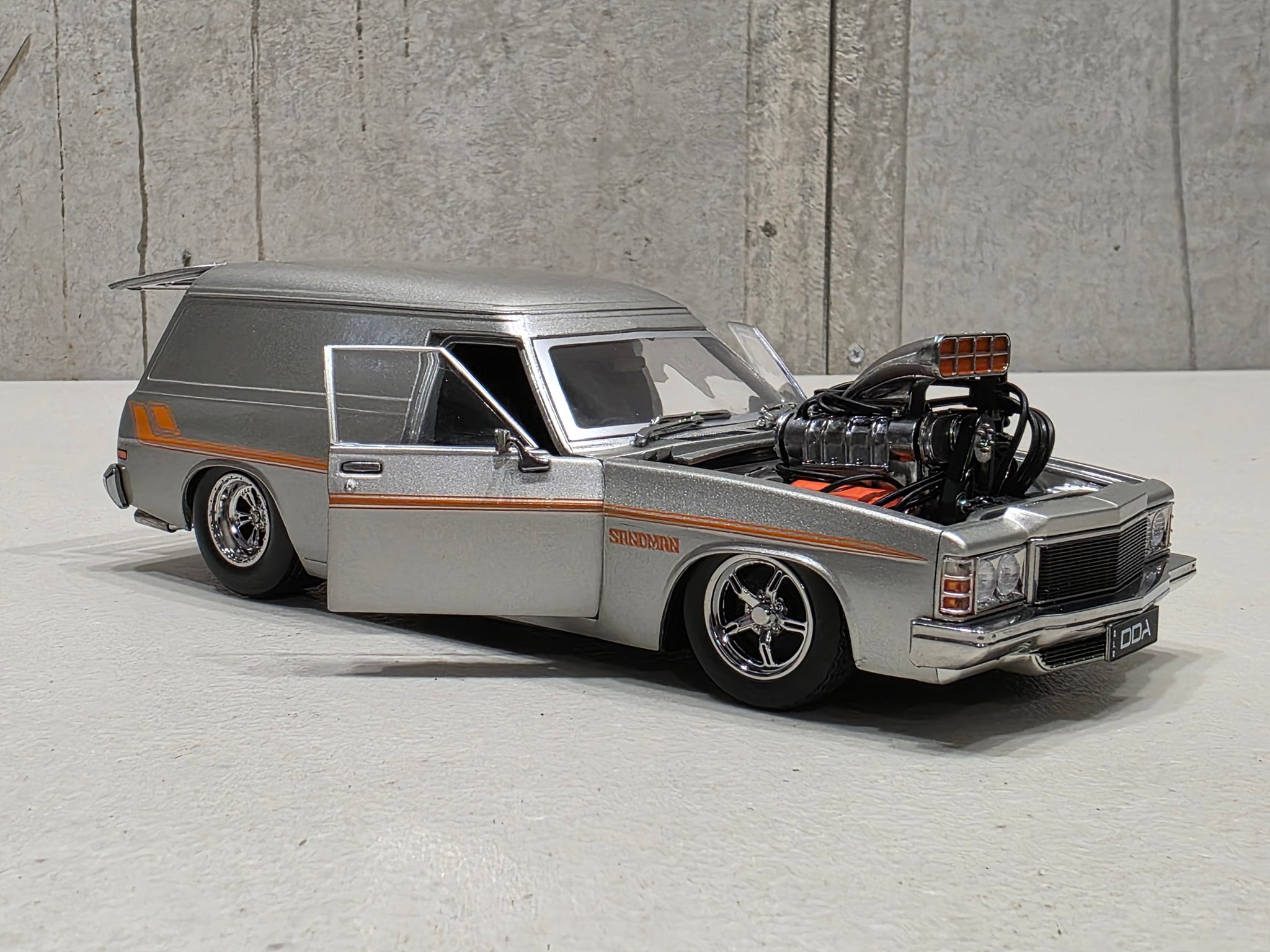 BLOWN HOLDEN HZ SANDMAN PANELVAN - SILVER 1:24 SCALE DIECAST MODEL - D