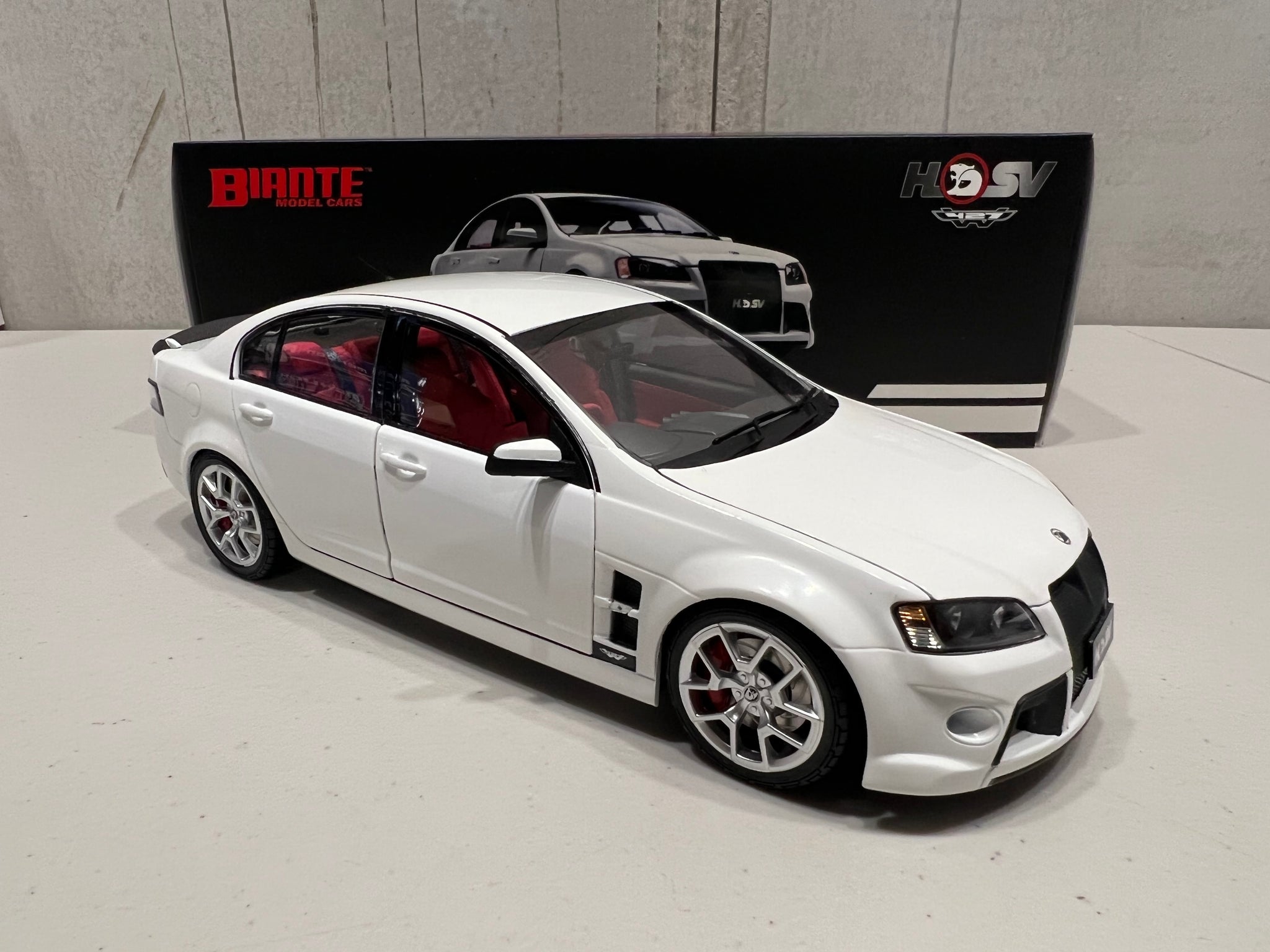 HSV W427 - 2008 - Heron White - 1:18 Diecast Model Car - BIANTE – Elite ...