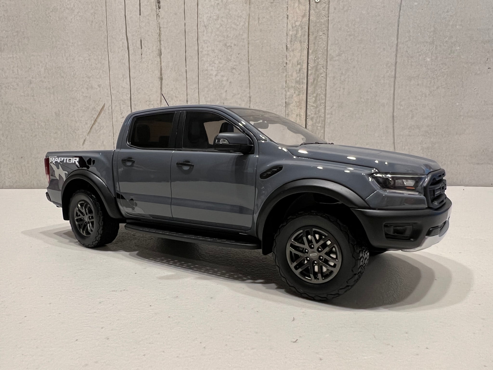 Ford Ranger Raptor - Conquer Grey 1:18 Resin Model - Authentic Collect ...