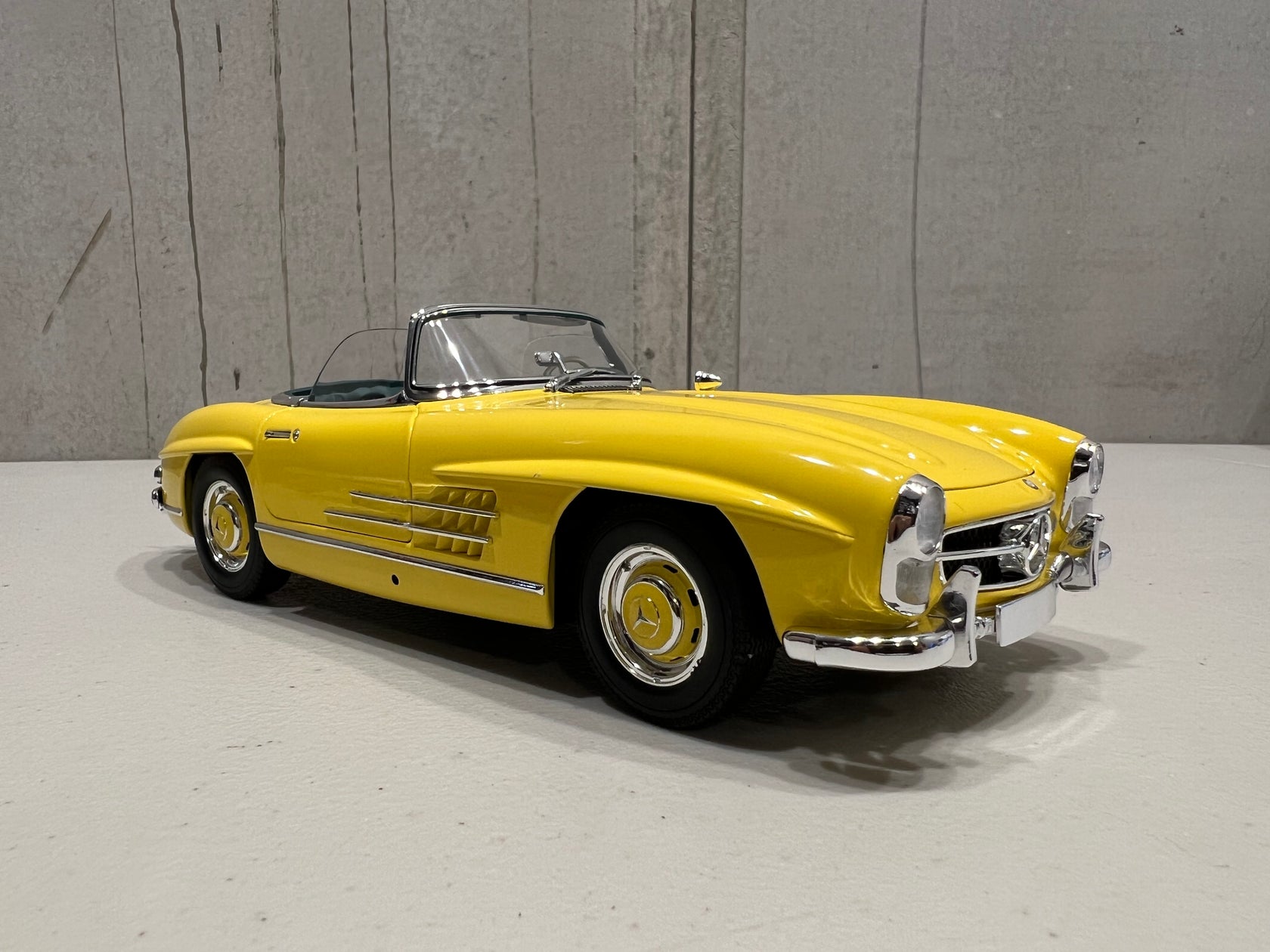 Mercedes Benz 300SL Roadster (W198) 1958 Yellow With Hardtop - 1:18 Sc