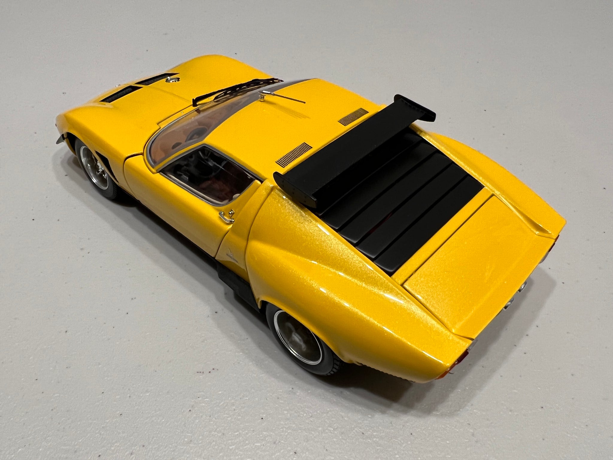 Lamborghini Miura SVR - Yellow/Black - 1:18 Scale Diecast Model Car ...