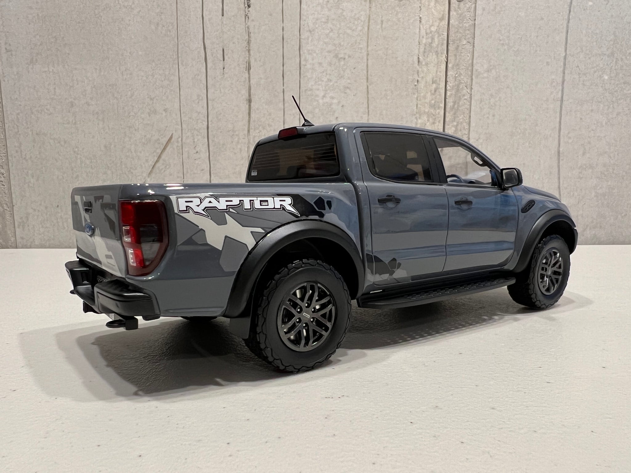 Ford Ranger Raptor - Conquer Grey 1:18 Resin Model - Authentic Collect ...