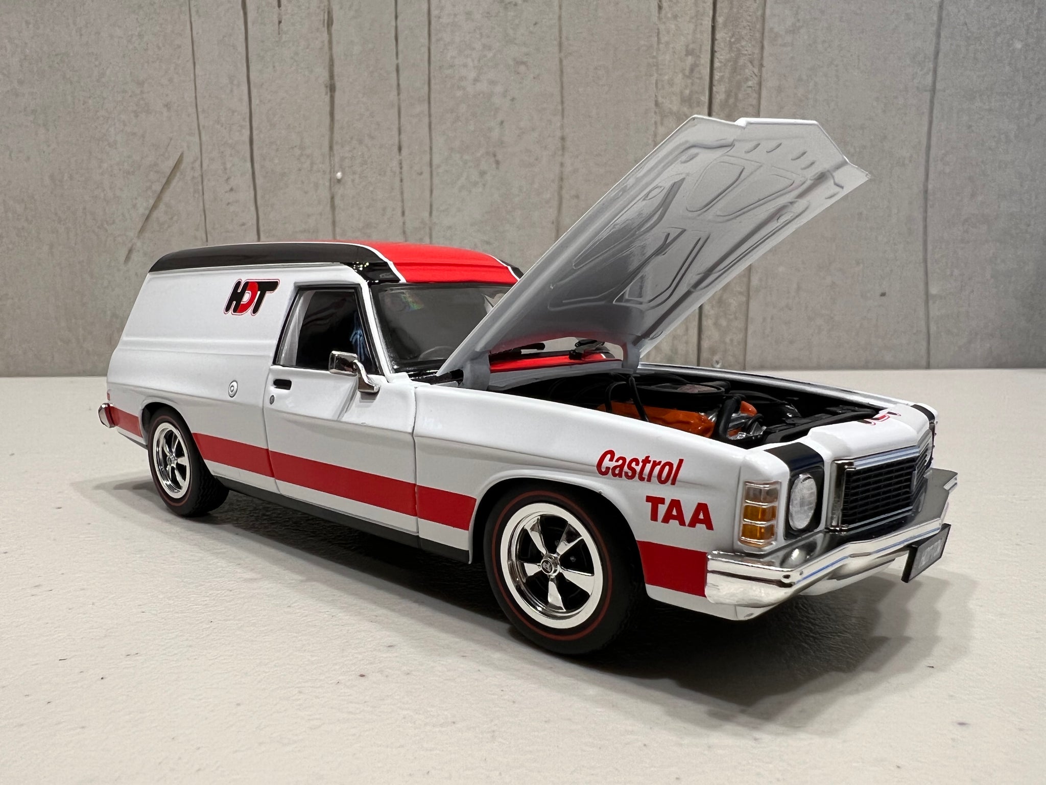 HOLDEN HJ "HDT” PANEL VAN - 1:24 SCALE DIECAST MODEL - DDA