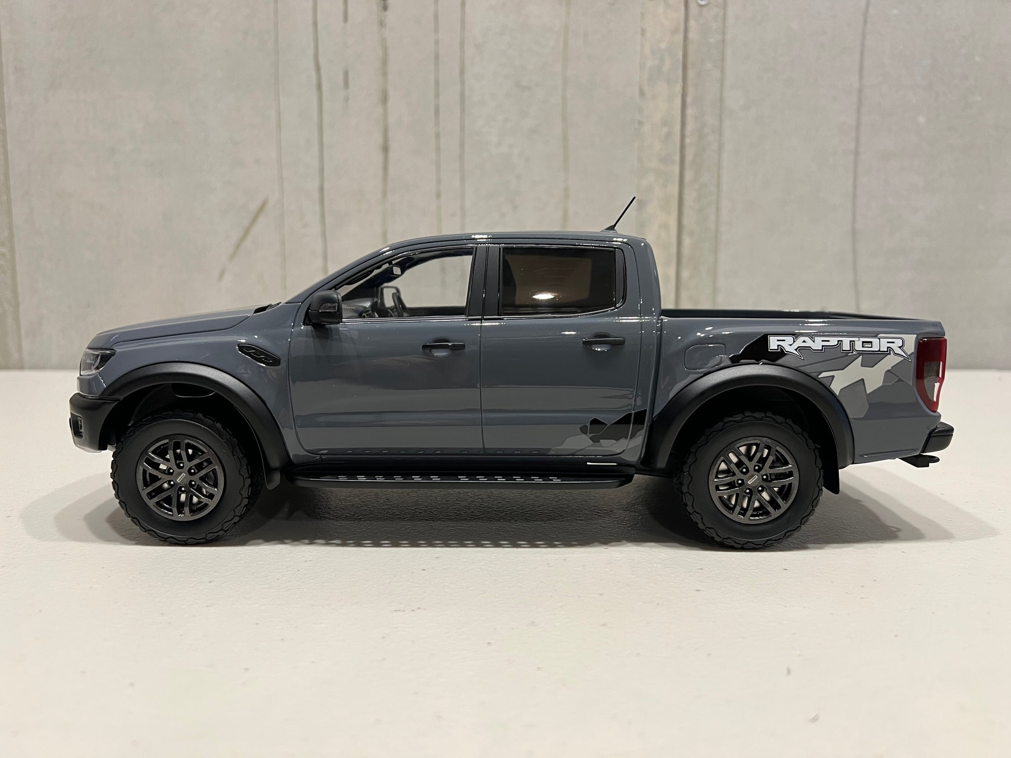 Ford Ranger Raptor - Conquer Grey 1:18 Resin Model - Authentic Collect ...