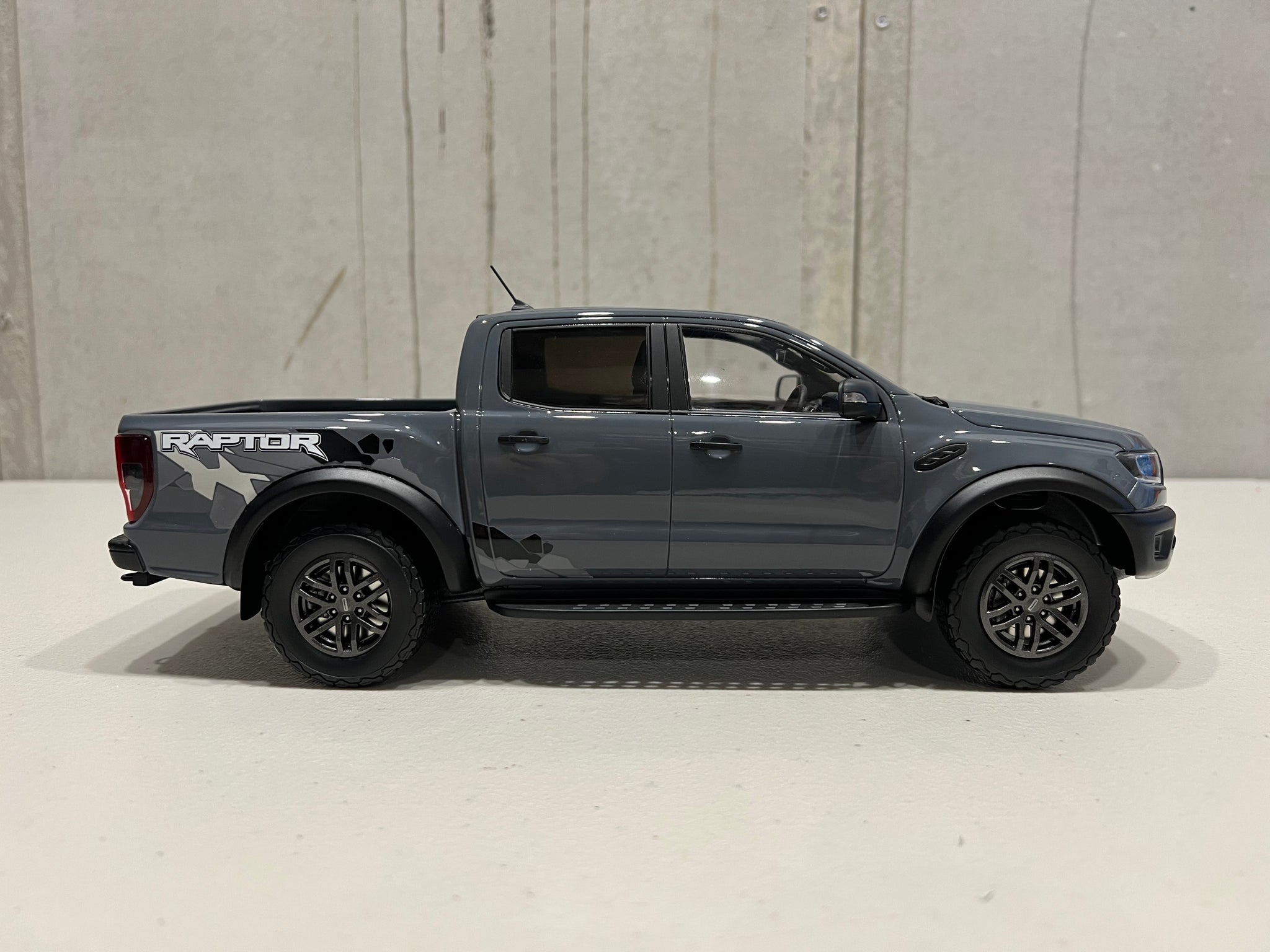 Ford Ranger Raptor - Conquer Grey 1:18 Resin Model - Authentic Collect ...
