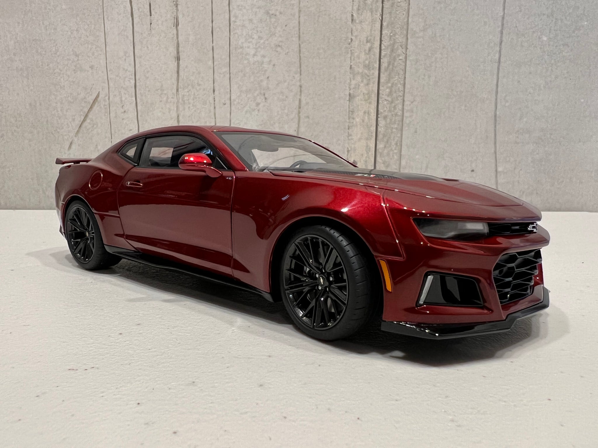CHEVROLET CAMARO ZL1 2017 (GARNET RED TINTCOAT) - 1:18 Scale Composite