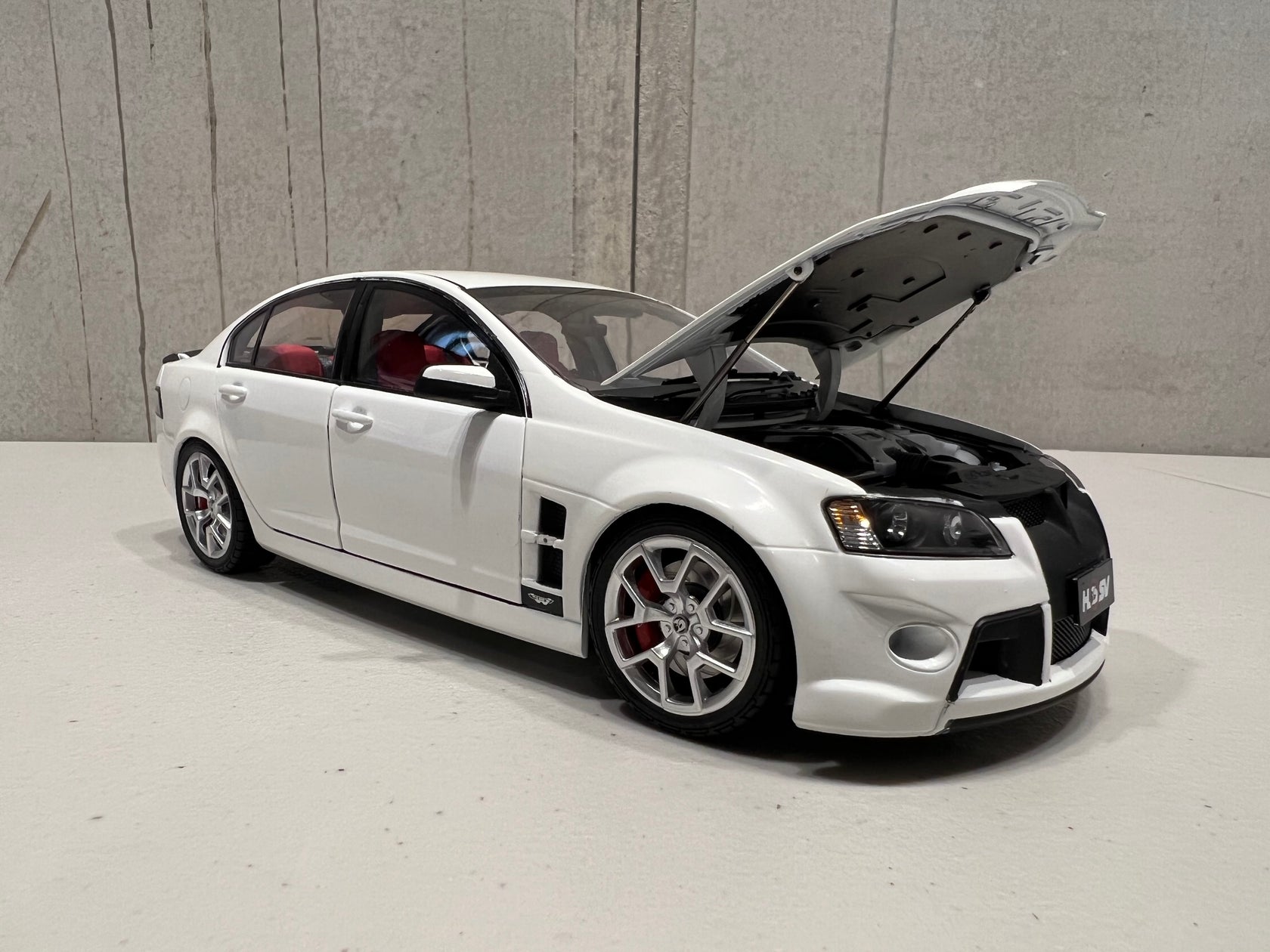 HSV W427 - 2008 - Heron White - 1:18 Diecast Model Car - BIANTE – Elite ...