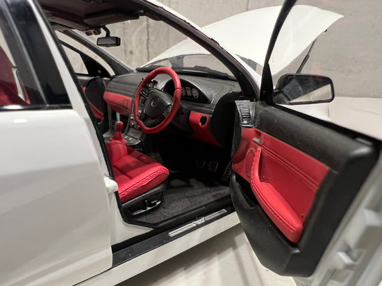 HSV W427 - 2008 - Heron White - 1:18 Diecast Model Car - BIANTE – Elite ...