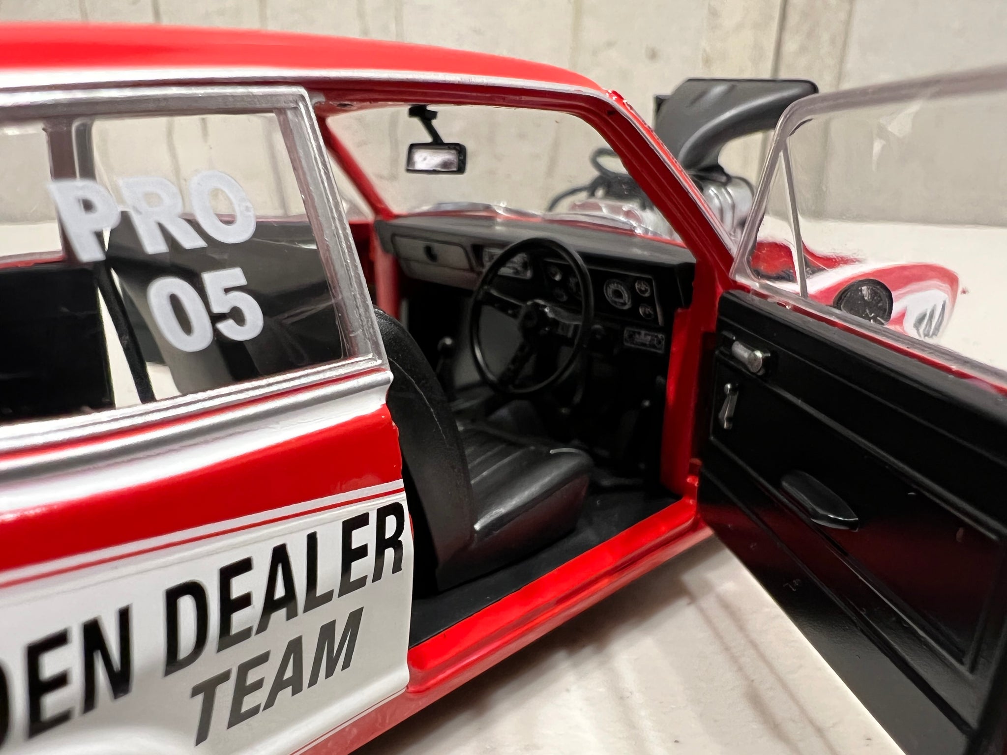 XU-1 PETER BROCK #28C BLOWN TORANA - 1:24 SCALE DIECAST MODEL – Elite ...