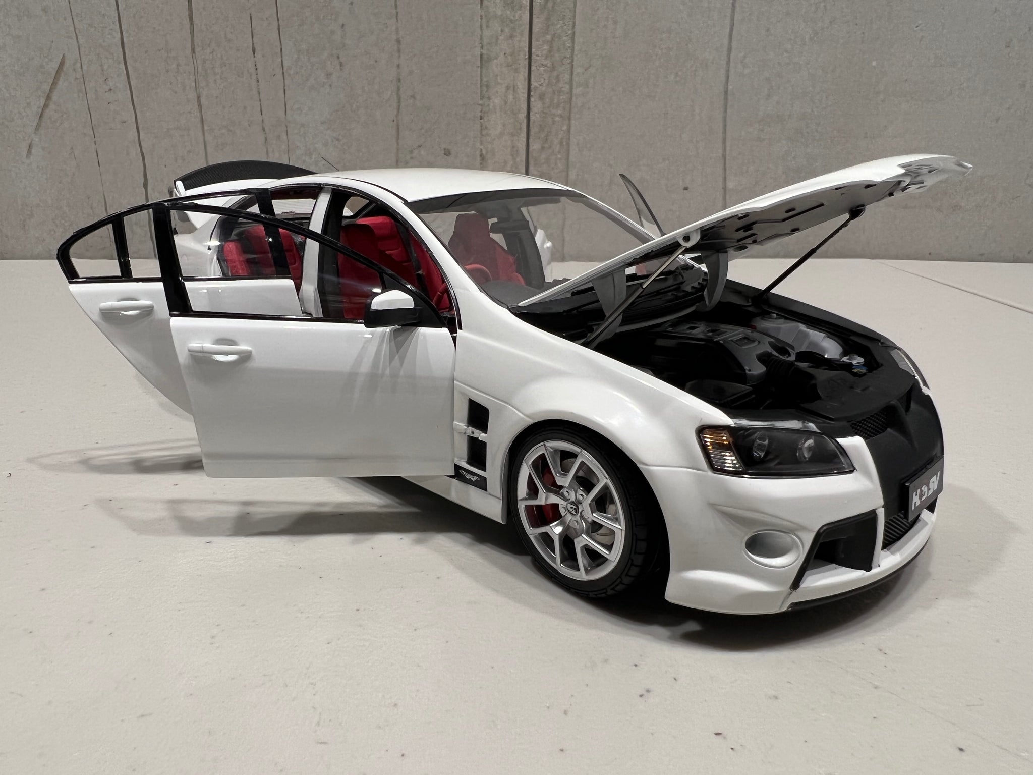 HSV W427 - 2008 - Heron White - 1:18 Diecast Model Car - BIANTE – Elite ...