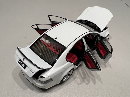 HSV W427 - 2008 - Heron White - 1:18 Diecast Model Car - BIANTE – Elite ...