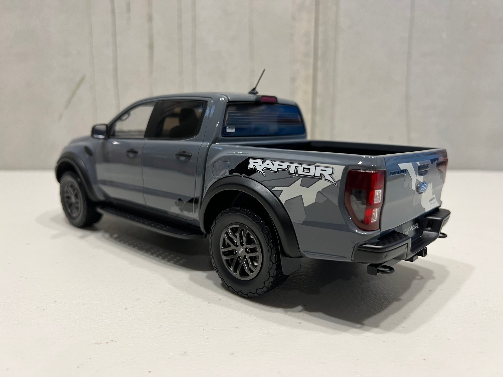 Ford Ranger Raptor - Conquer Grey 1:18 Resin Model - Authentic Collect ...