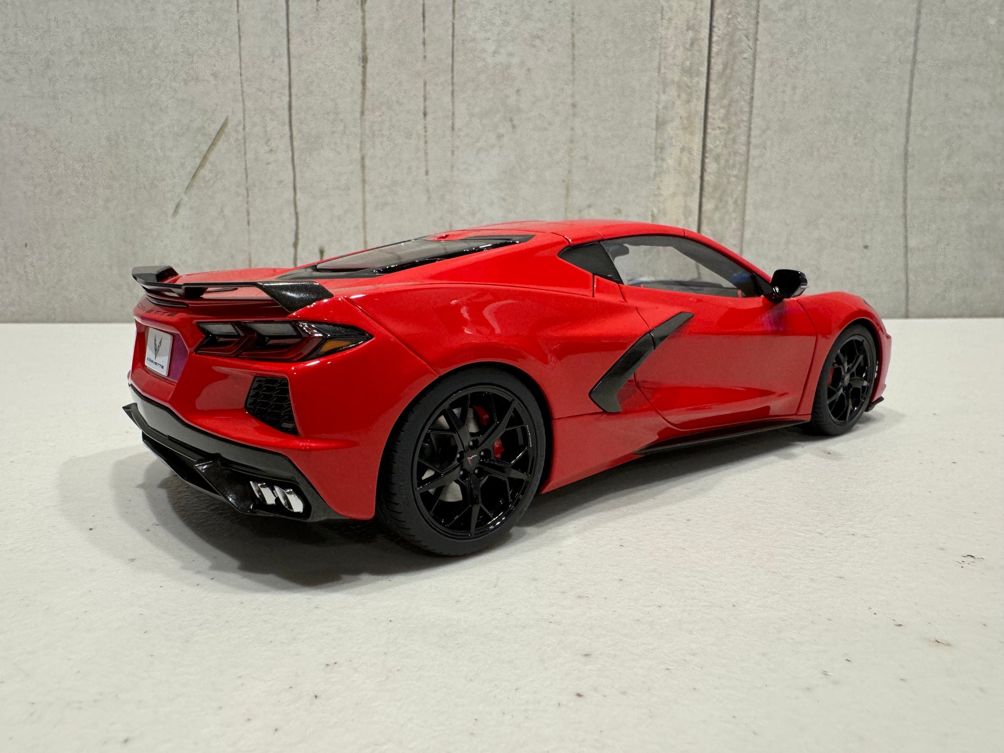 CHEVROLET CORVETTE C8 STINGRAY Z51 (TORCH RED) - 1:18 SCALE MODEL - AU