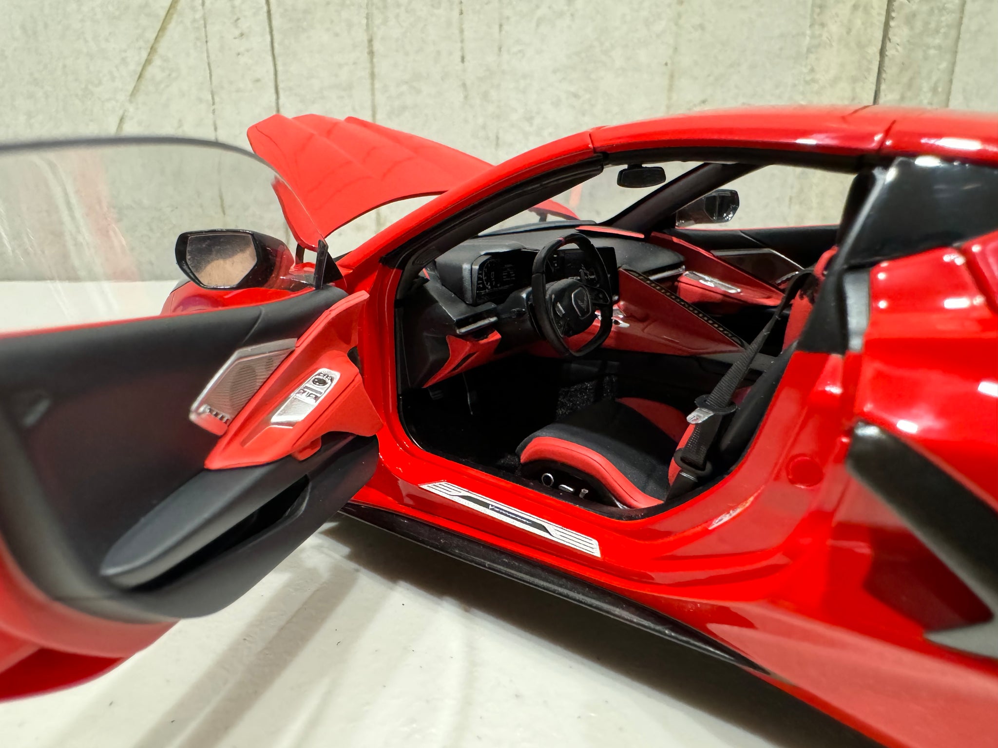 CHEVROLET CORVETTE C8 STINGRAY Z51 (TORCH RED) - 1:18 SCALE MODEL - AU