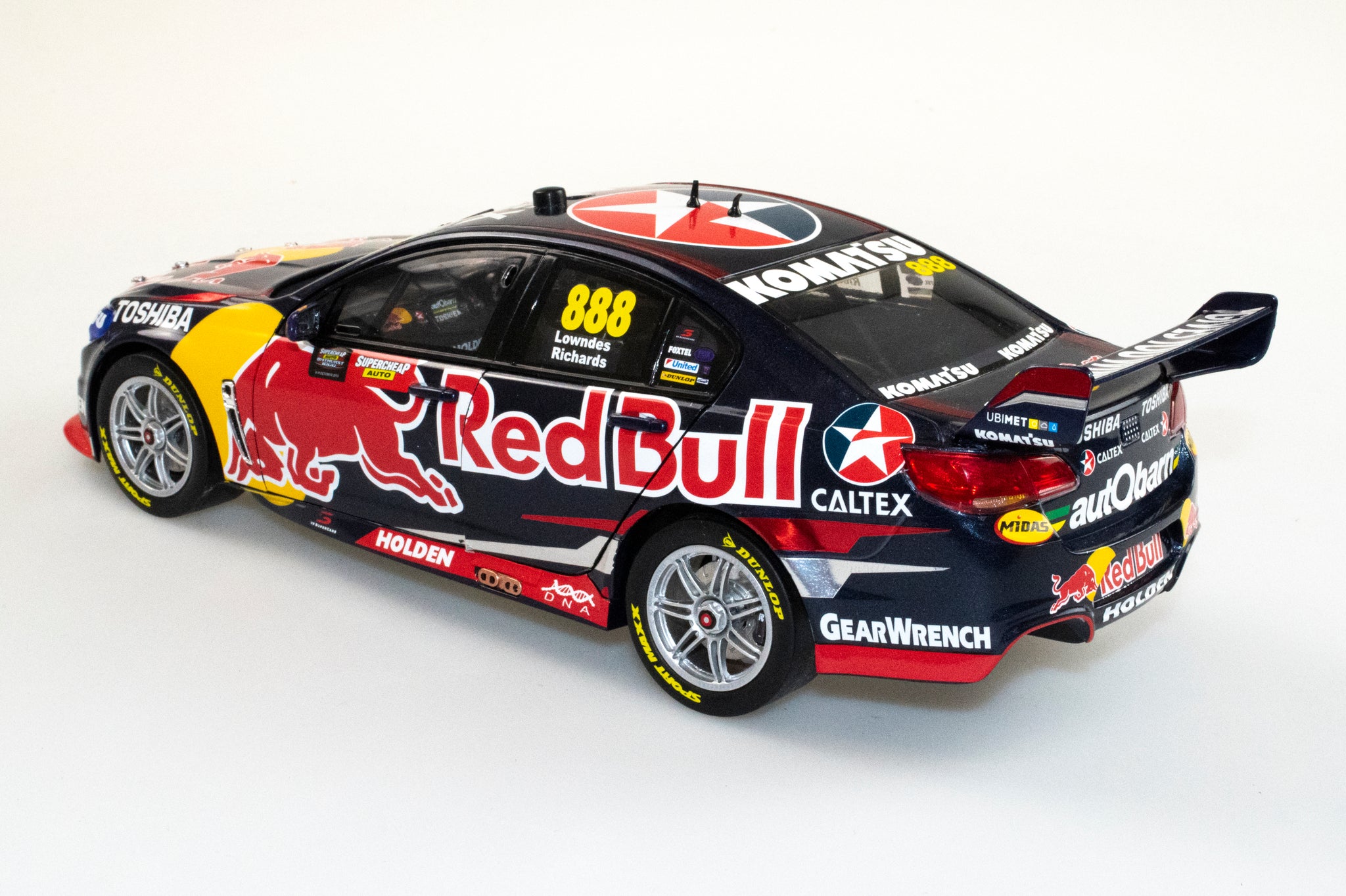 HOLDEN VF COMMODORE V8 RED BULL RACING AUSTRALIA LOWNDES/RICHARDS #888 – Elite Diecast Sales ...