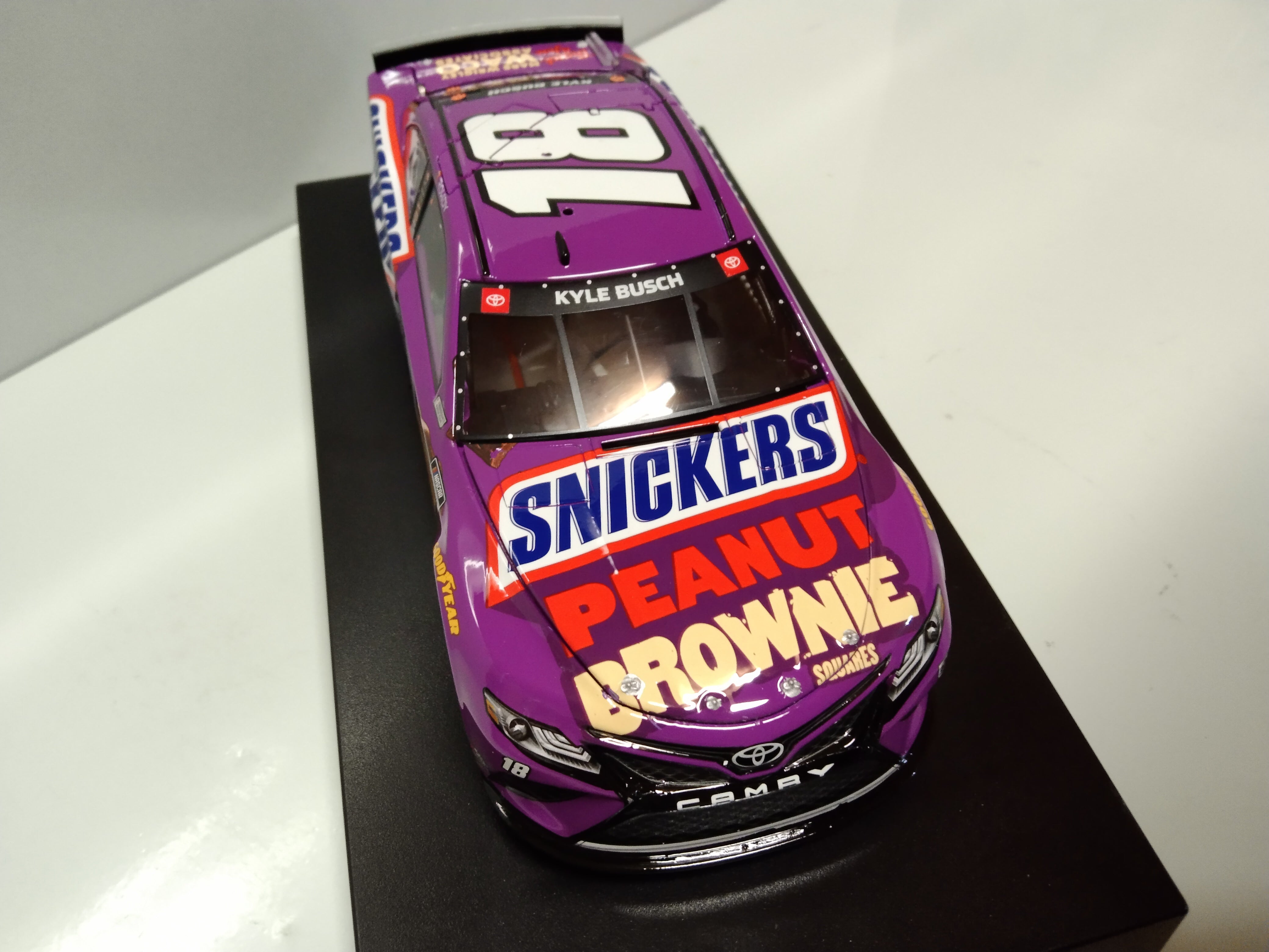 KYLE BUSCH 2021 SNICKERS PEANUT BROWNIE 1:24 ELITE DIECAST 1 OF 288 ...